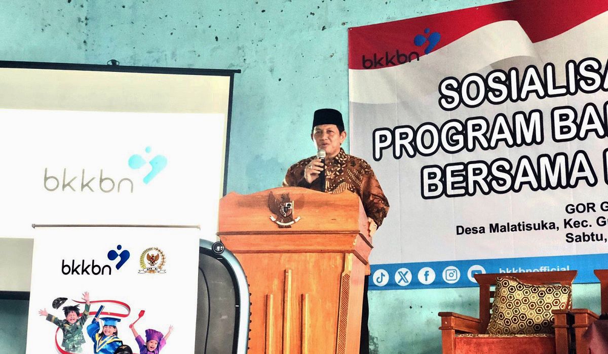Acep Adang Ruhiat Dari Komisi IX DPR Bersama BKKBN Lakukan Kegiatan Sosialisasi dan KIE Bangga ...