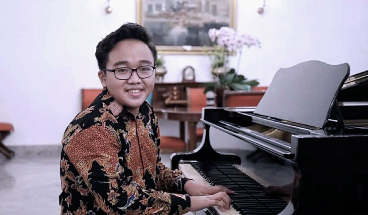 Pianis Jefri Setiawan Capai Gelar Doktor Kehormatan Di Madrid Spain ...