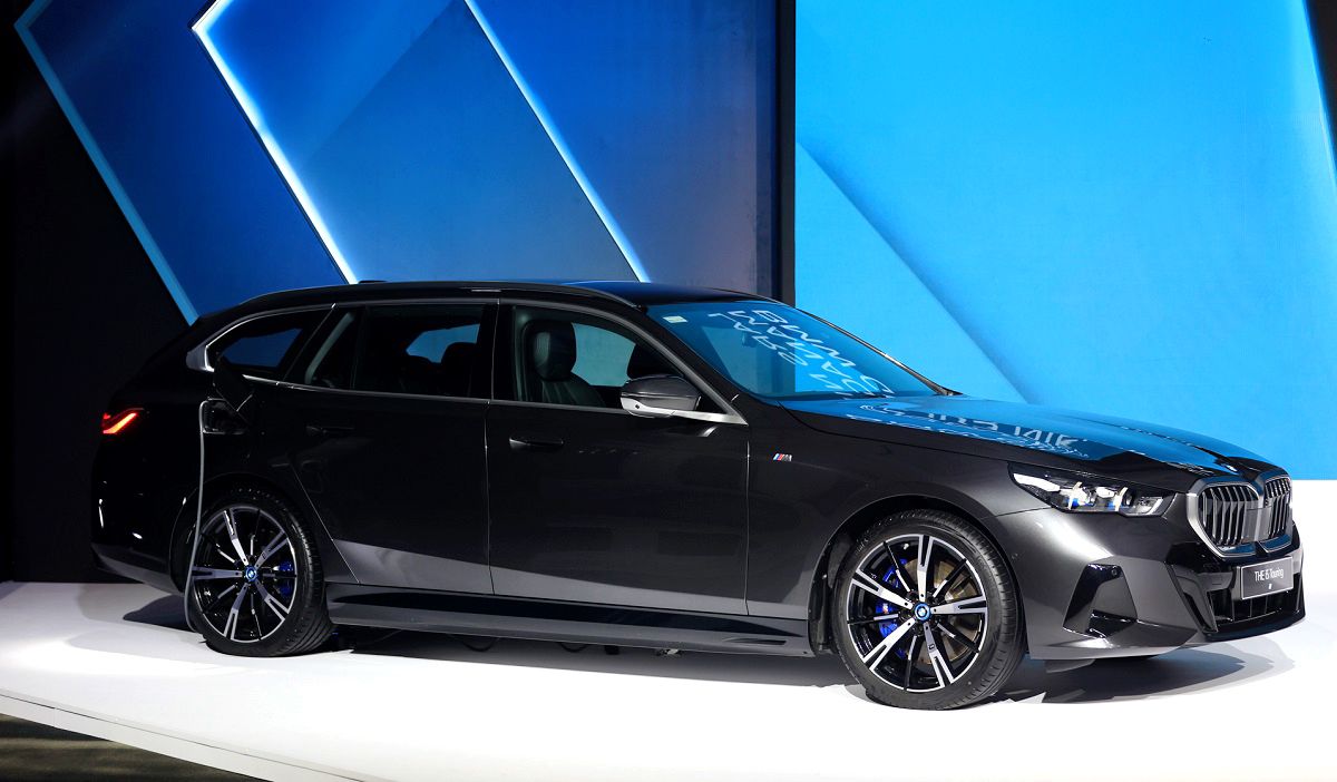 BMW Group Indonesia Ukir Sejarah Baru Di 2024 Luncuran Kendaraan Listrik Dan Layanan ...