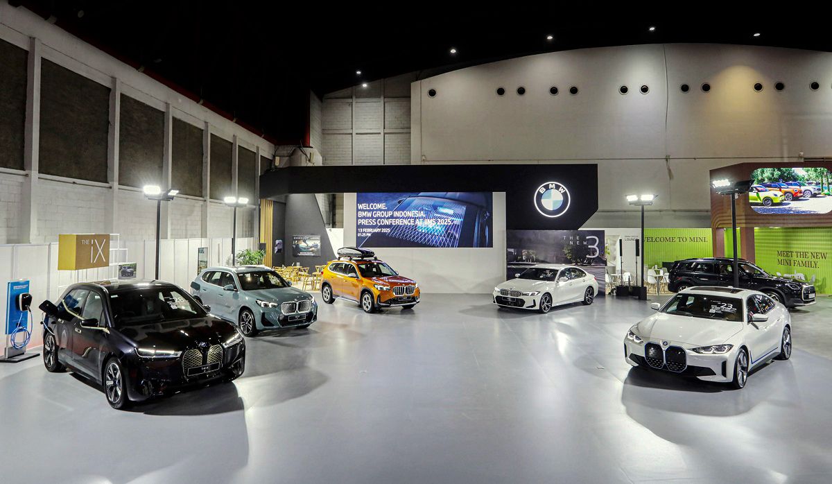 BMW Group Indonesia Luncurkan BMW 320i M Sport Dan Pamerkan Rangkaian ...