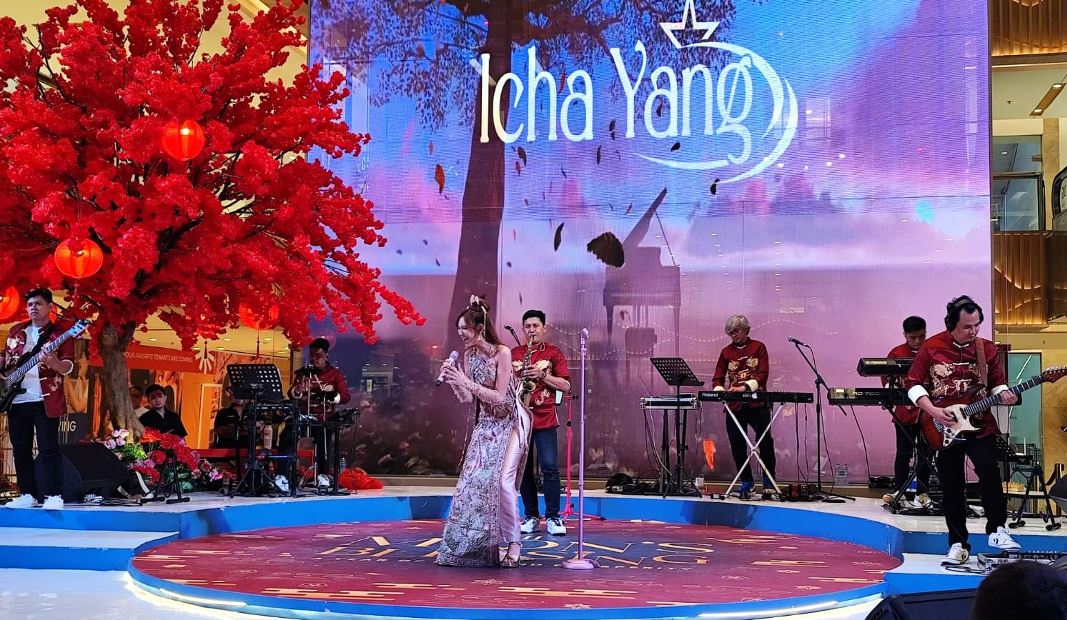 Icha Yang Tampil Di Perayaan Imlek Gajah Mada Plaza, Siap Menembus ... Icha Yang Tampil Di Perayaan Imlek Gajah Mada Plaza, Siap Menembus ...