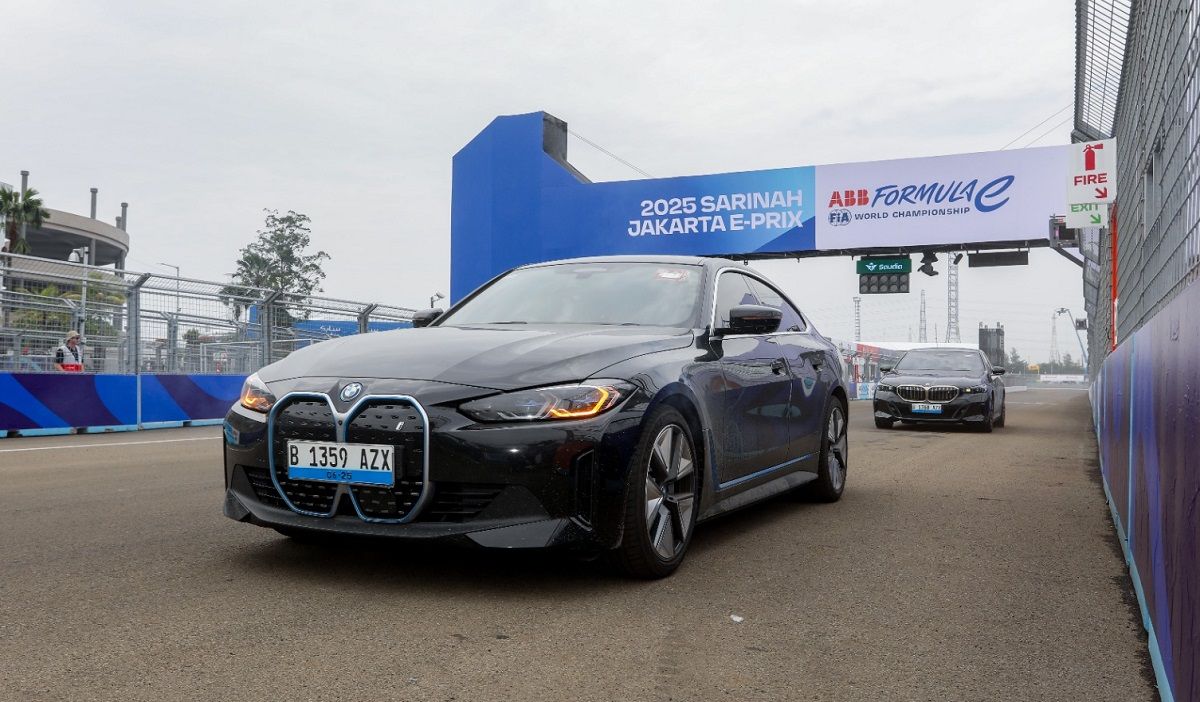 BMW Indonesia Resmi Dukung Formula E Jakarta 2025, Hadirkan Armada Mobil Listrik i4 dan i5