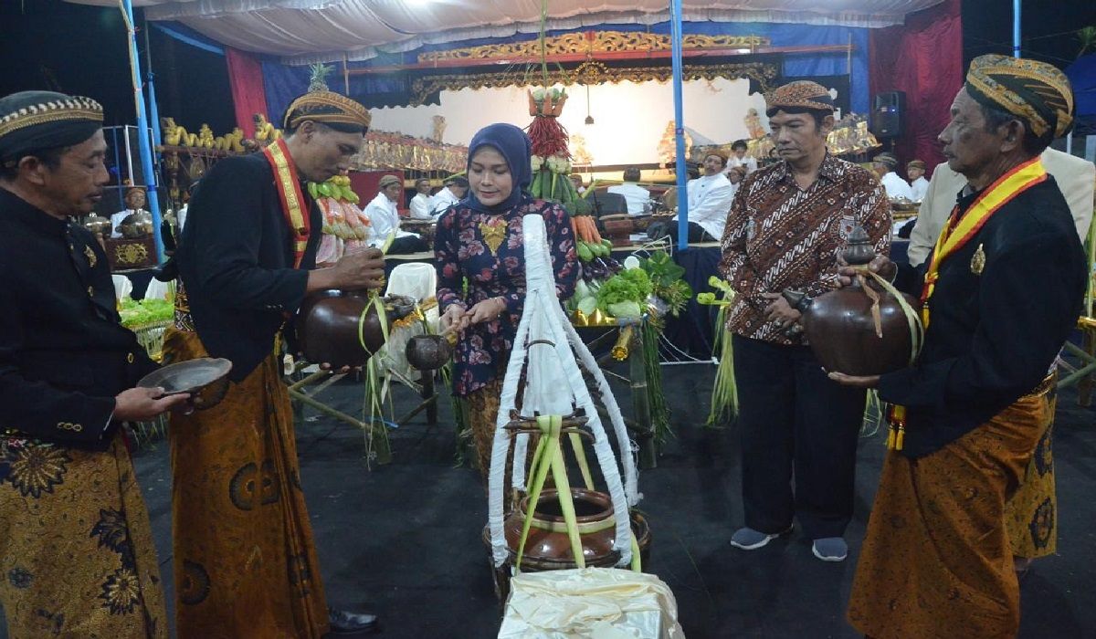 Ritual Temu Tirta Merawat Harmoni Alam Lereng Merapi-Merbabu Lewat ...