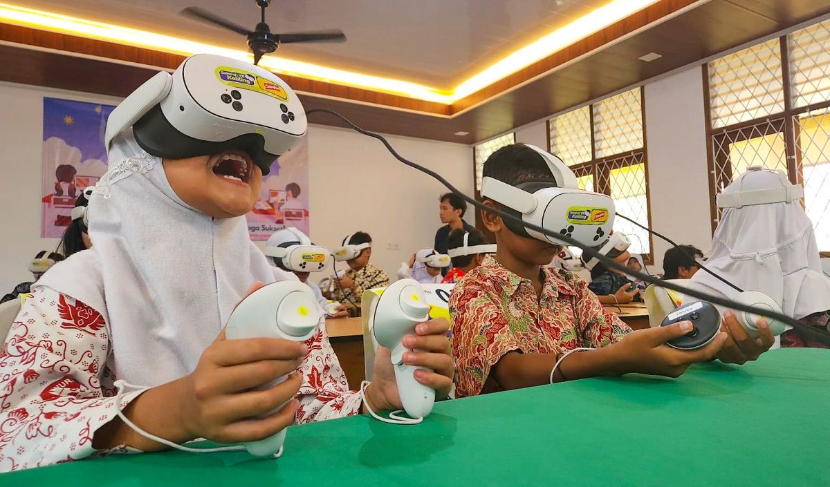 Belajar tata Surya Lewat VR Bareng WIR & Mayora