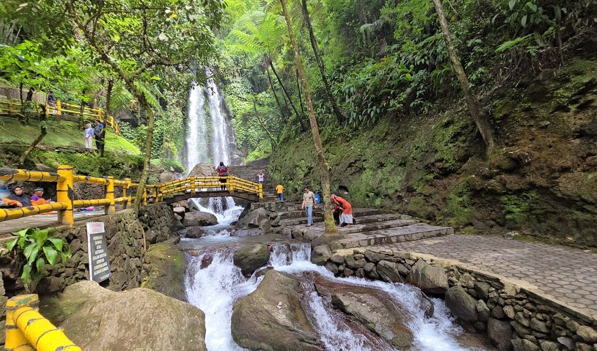 Air Terjun Jumog Karanganyar, Pesona Alam Lereng Gunung Lawu yang ...