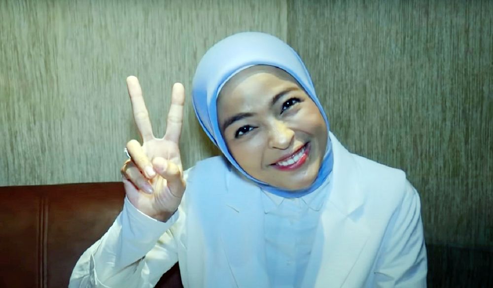 Candu Dalam Rindu Single Religi Tantri KOTAK Kolaborasi Ustadzah Muna Almunawwar