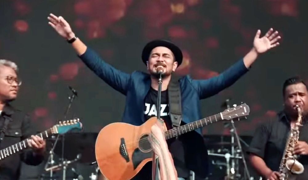 Glenn Fredly The Movie Rilis Official Trailer & Poster Sajikan Kisah Cinta Haru Legenda Musik ...