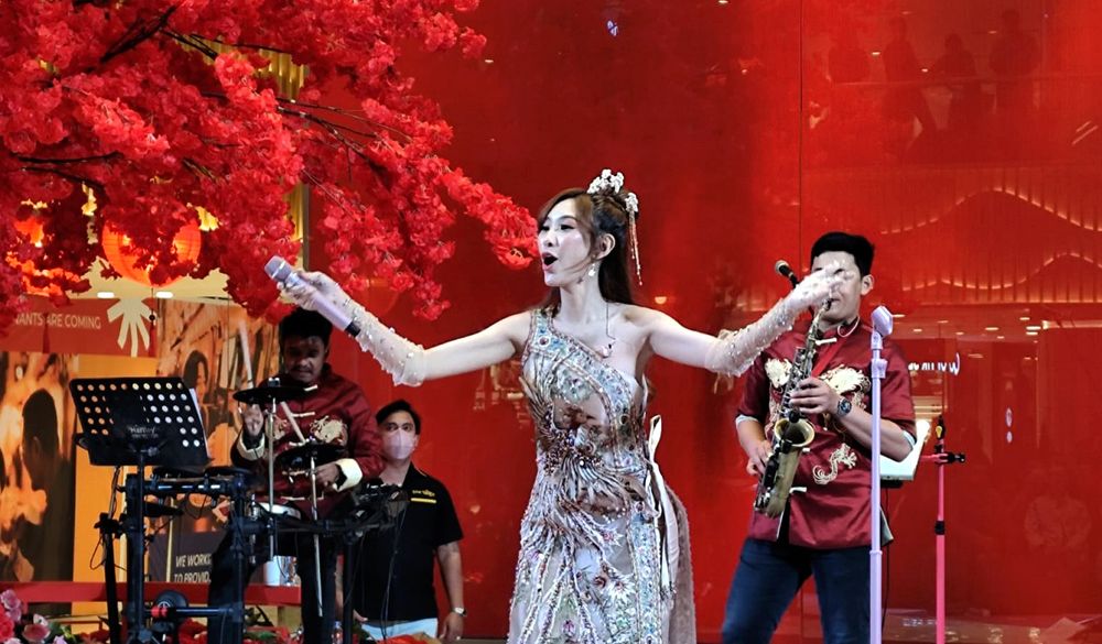 Icha Yang Tampil Di Perayaan Imlek Gajah Mada Plaza, Siap Menembus ...