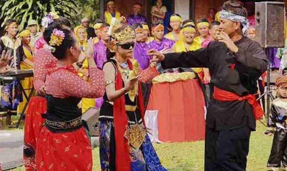 Tari Sintren: Kesenian Magis Cirebon dengan Nilai Spiritualitas dan ...