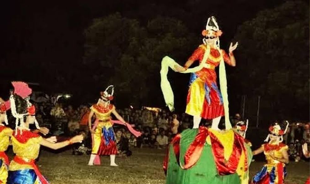 Tari Sintren: Kesenian Magis Cirebon dengan Nilai Spiritualitas dan ...