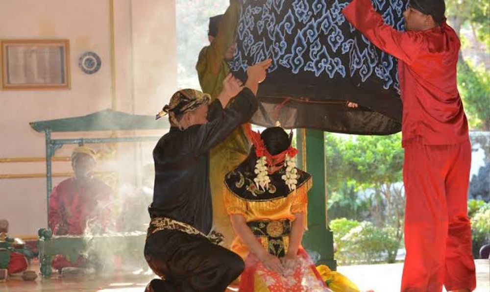 Tari Sintren: Kesenian Magis Cirebon dengan Nilai Spiritualitas dan ...