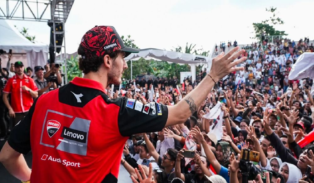 Riders Parade MotoGP Mandalika 2025 Jadi Pesta Rakyat NTB, Ribuan Warga Padati Kota Mataram